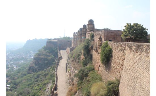 Gwalior Fort- A journey into history of an epitome of gandeur - Travelyoo