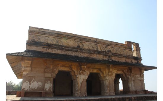 Gwalior Fort- A journey into history of an epitome of gandeur - Travelyoo
