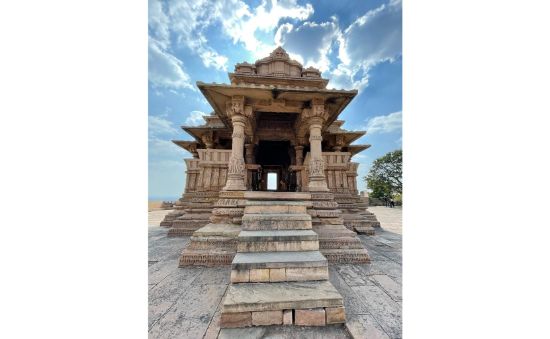 Gwalior Fort- A journey into history of an epitome of gandeur - Travelyoo