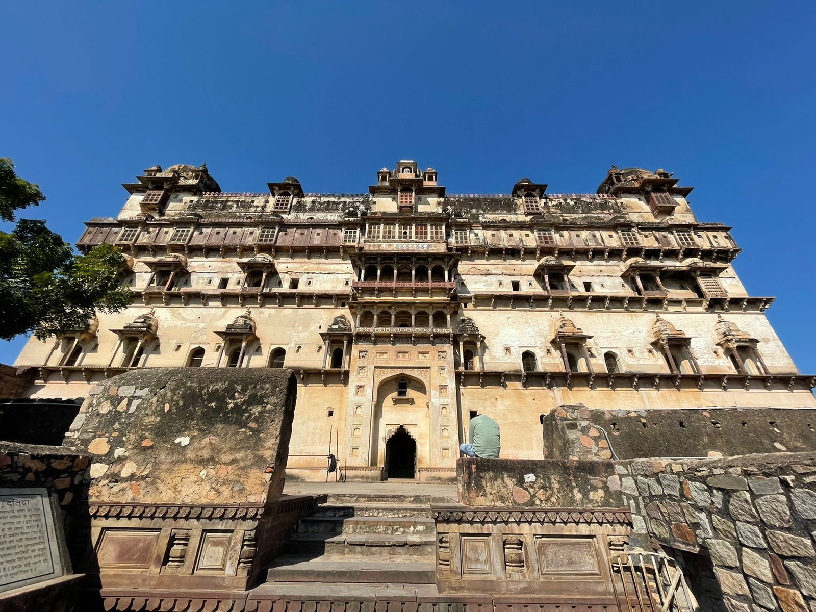 Datia Palace: Secluded and Desolate testimony to friendship - Travelyoo